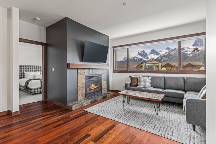 Downtown Stunning Mountain Views - Canmore