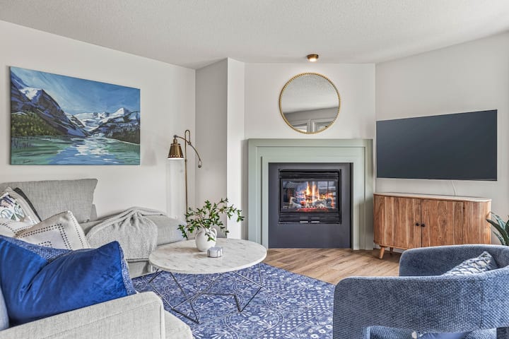 Upscale Modern Condo, Mountain Views/large Patio - Canmore