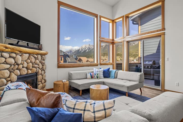 Impressive Penthouse W/ Rooftop Hot Tub - Canmore