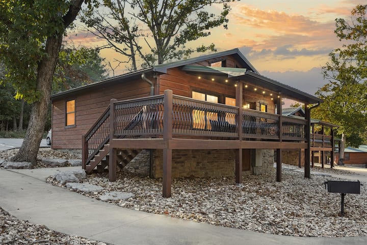 Lake Front Cabin On Indian Point! - Kimberling City, MO