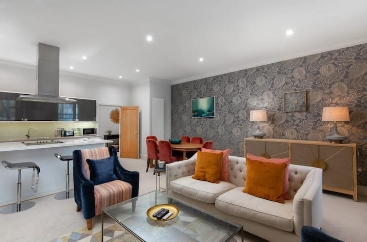 Beautiful Apartment W/ Private Parking, Cheltenham - Cheltenham