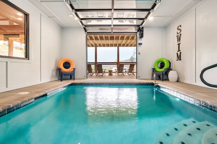 New Luxury 5bd Cabin W/ Pool! Views! Walk To Town