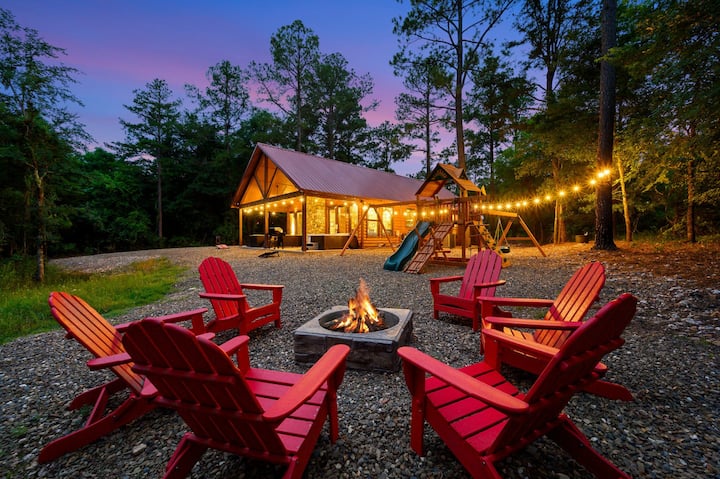 Nature's Playground | Hot Tub, Creek & Arcade Game - Broken Bow, OK