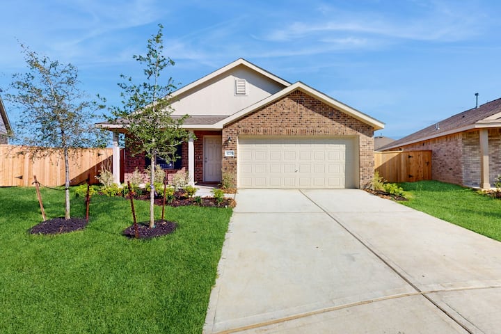 3br Dog Friendly Home With A Large, Fenced Yard - Crosby, TX