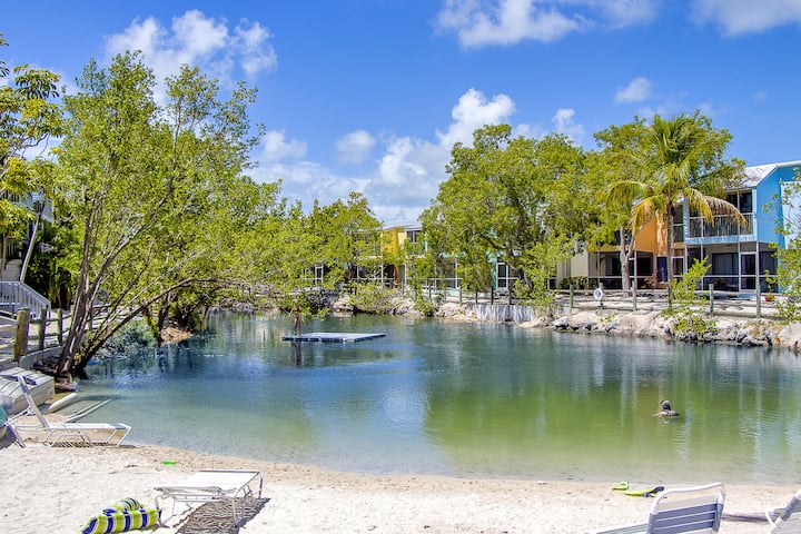 Turtle Tavern @ Kawama Yacht Club - John Pennekamp Coral Reef State Park, Key Largo