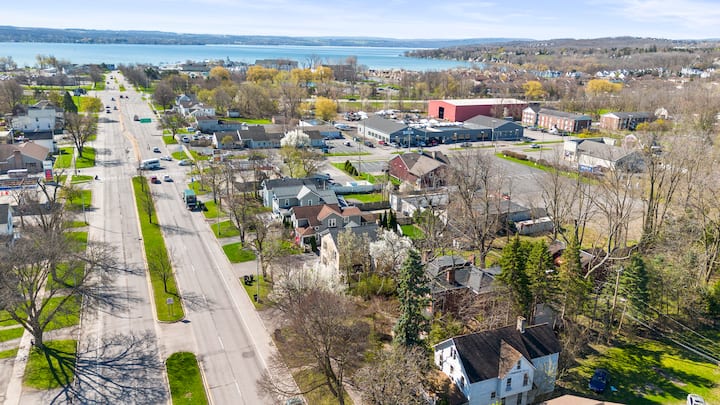 Walk To Town And Canandaigua Lake | Finger Lakes - Canandaigua, NY