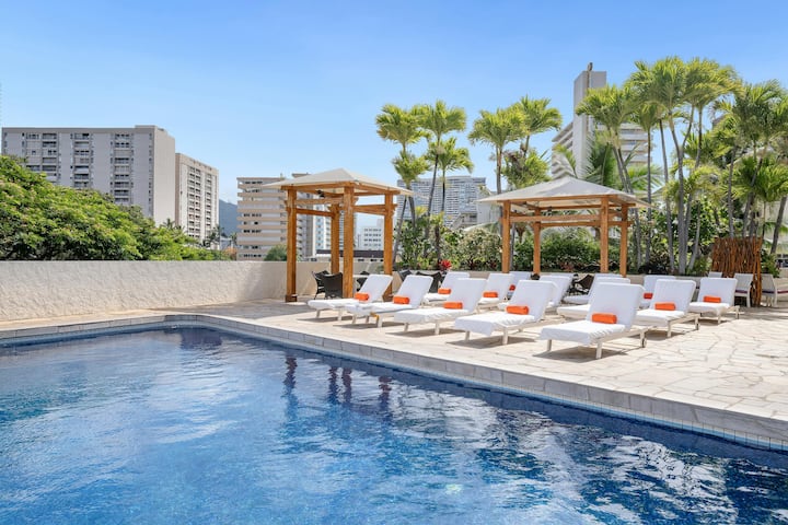 Waikiki Escape | Partial Ocean View | 2 Queen Beds - Honolulu