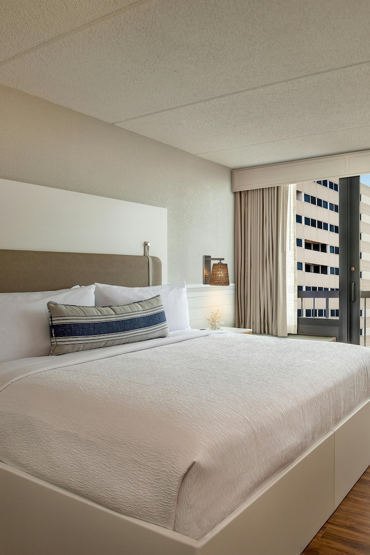 Reimagined Oceanfront Escape With Beach Bar & More - Fenwick Island