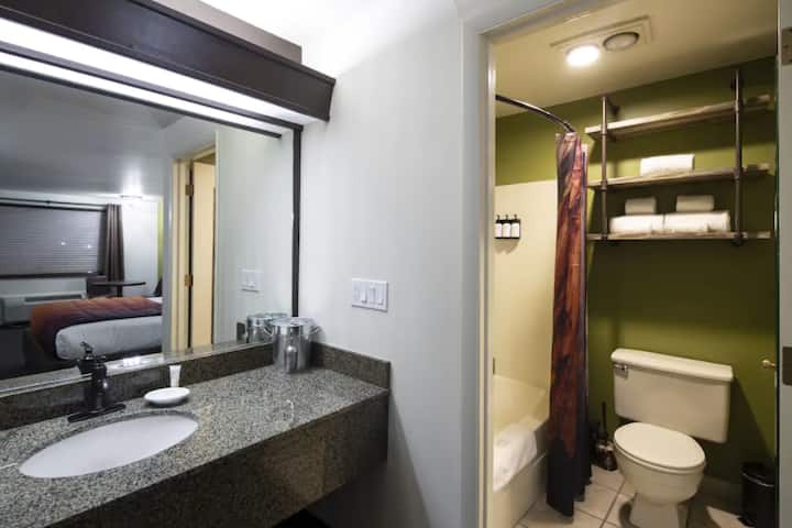 Relaxing Accommodation With Free Parking! - Bend, OR