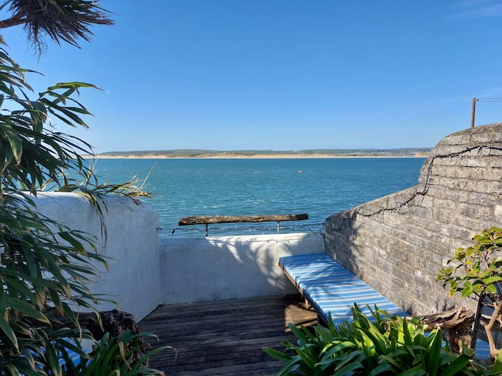 2 Bed Cottage In A Fantastic Waterfront Setting - Appledore
