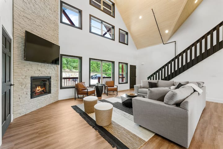 Luxury Cabin W/ Hot Tub, Pet Frdnly, Cmty Pool - Branson, MO
