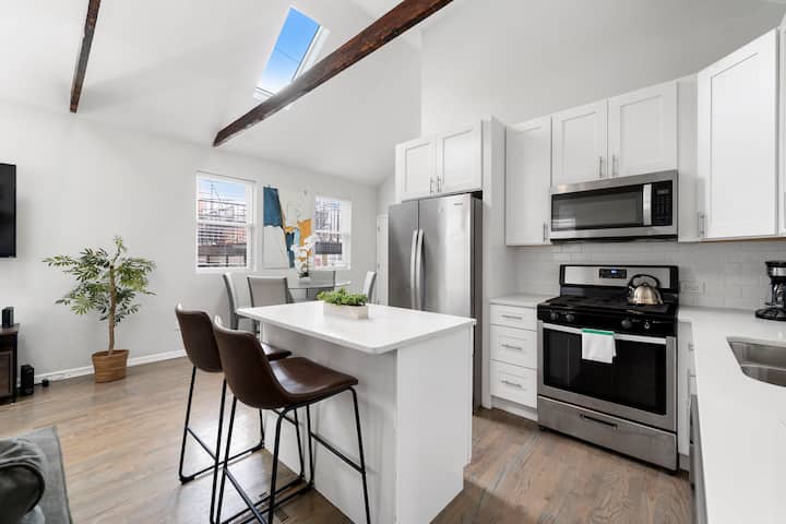 River West 4bd Home: Perfect For Families & Groups - Chicago, IL