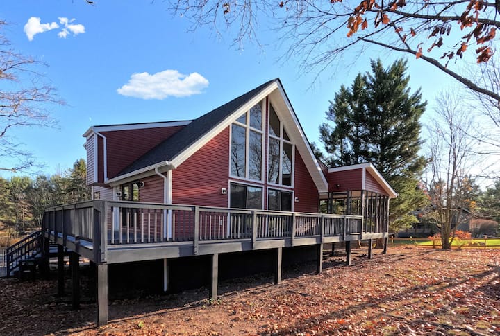 Golf Course Views, Hot Tub, Games & Pool Access - West Virginia