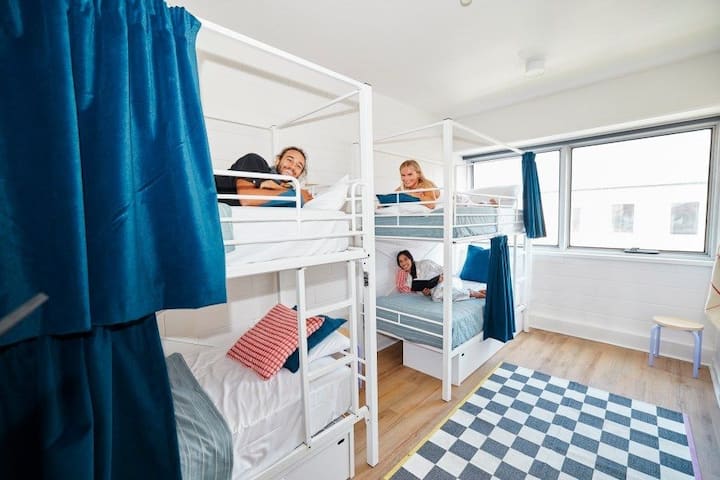 8-person Room W/ Balcony In The Heart Of Byron Bay - Byron Bay