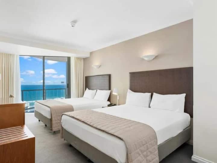Ocean View Twin Beds Studio In Legend Hotel - Gold Coast