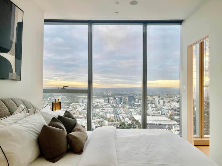 Jaw-dropping Views From Executive City Residence - Melbourne