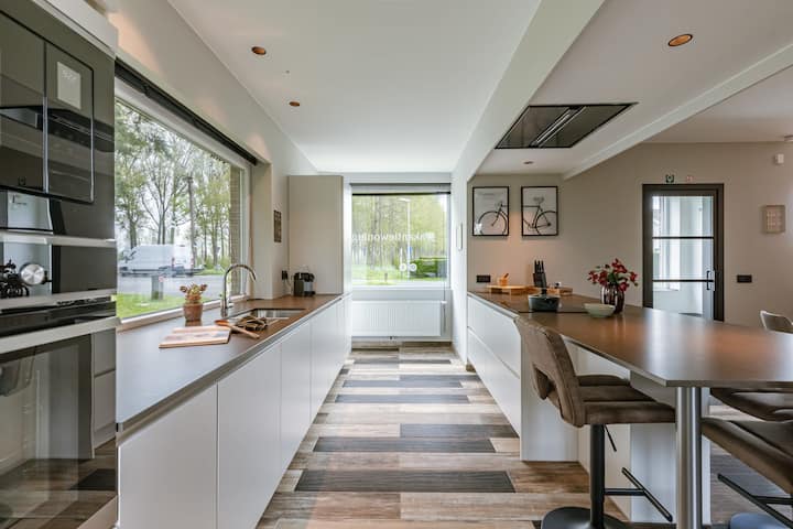 Huswell - Holiday Home Along The Canal With Great - Damme, Belgique