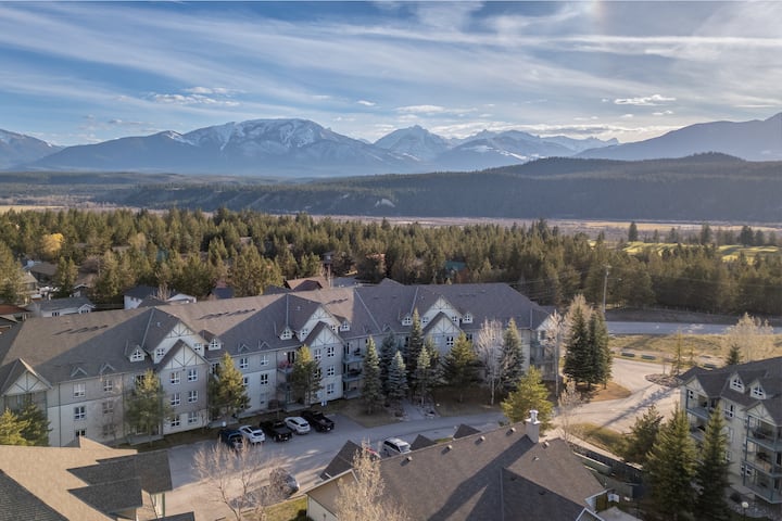 The Peaks 2 Bedroom Mountain View Condo - Radium Hot Springs