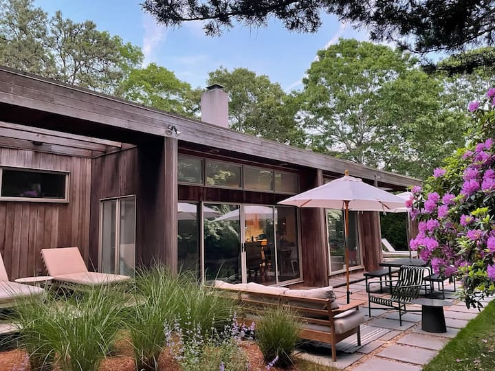 Bay Beach House: Hot Tub, Bikes & Beaches Nearby - East Quogue, NY