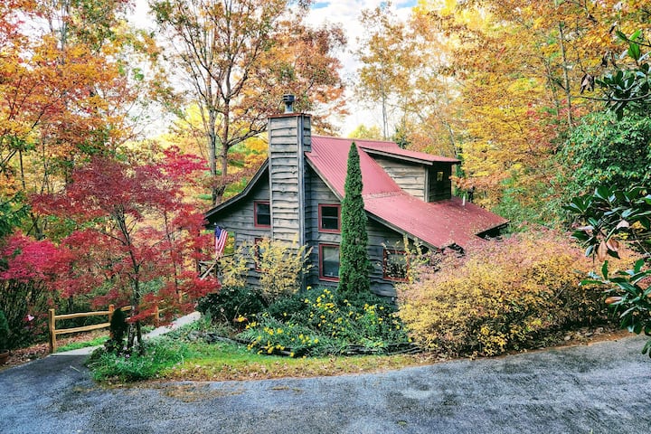 Rustic Cabin W/ Porches: 8 Mi To Tallulah Gorge! - Clayton, GA