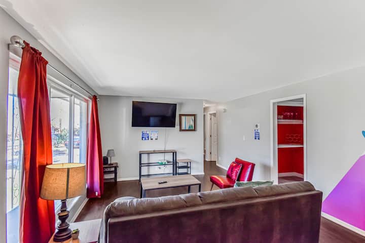 Expansive Centennial Home With Spacious Yard & Par - Highlands Ranch, CO