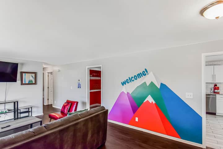 Expansive Centennial Home With Spacious Yard & Par - Littleton, CO