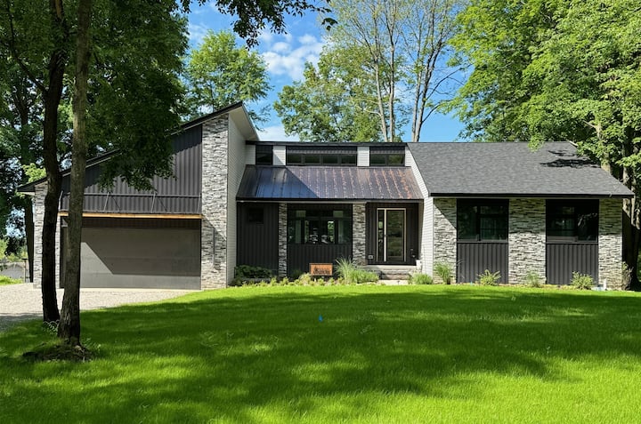 Gorgeous 4 Bedroom/2.5 Bath On Highland Golf Cours - Big Rapids, MI