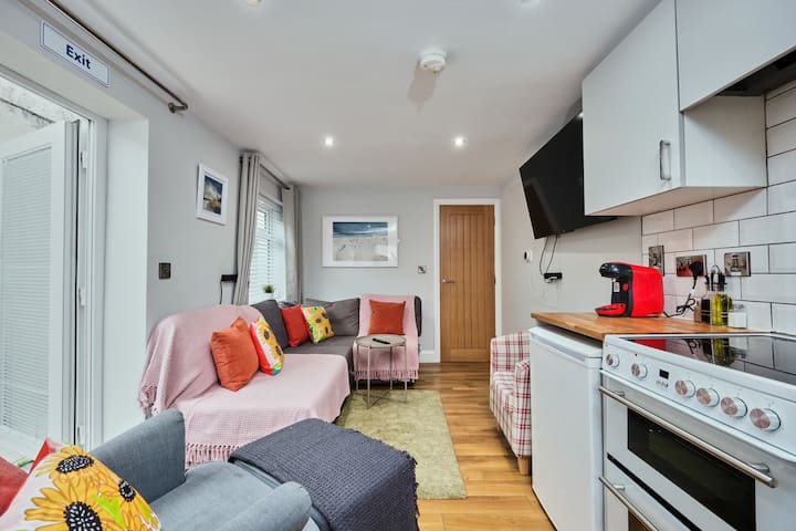 Princess Green 4 ~ Large Two-floor Beach Retreat - Northern Ireland