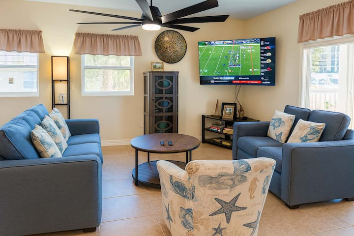 * 4 Bedroom 2 Level Home * 50 Yards From Beach - South Padre Island