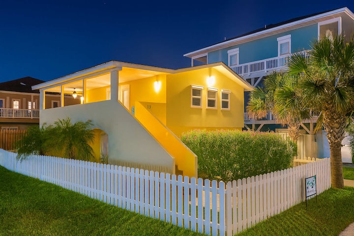 * 4 Bedroom 2 Level Home * 50 Yards From Beach - South Padre Island