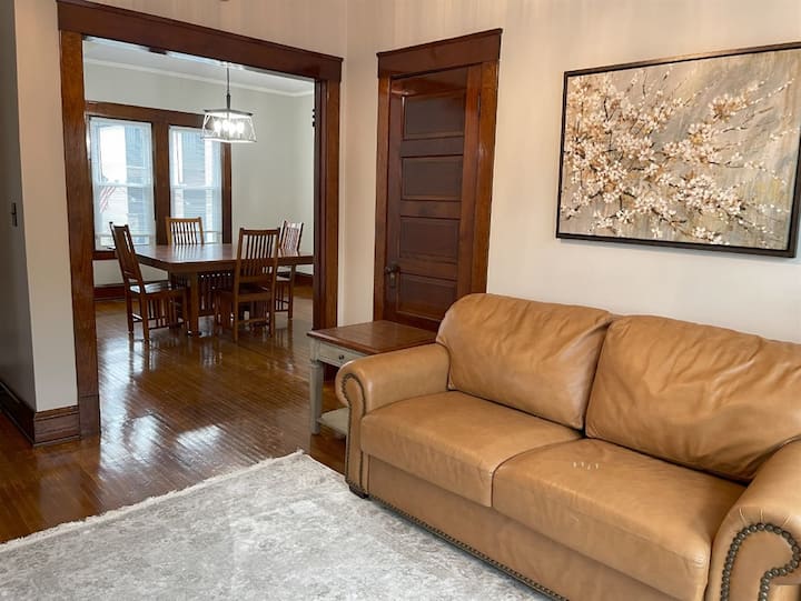 The Front One Spacious 1bd Apt - Bloomington, IL