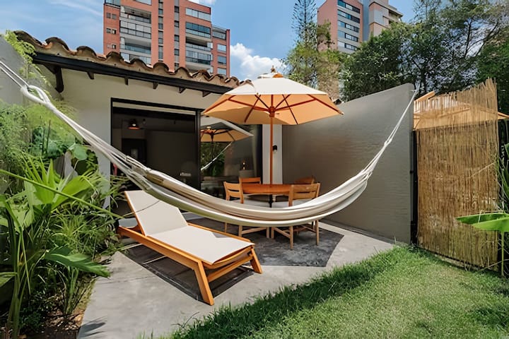 Charming 1br Poblado| Ac | W/private Garden Oasis - 메데인