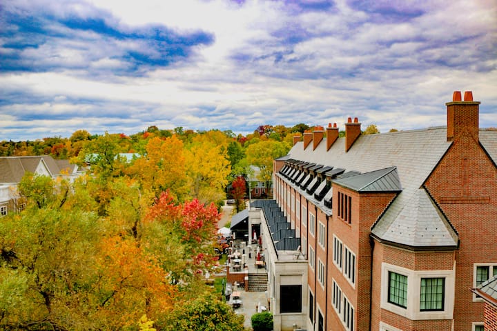 3 Vintage Style Stays Near Downtown Venues - Lake Orion