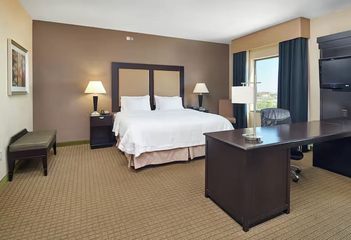 Convenient Business Hotel W/ Indoor Pool - Decatur - Decatur, TX