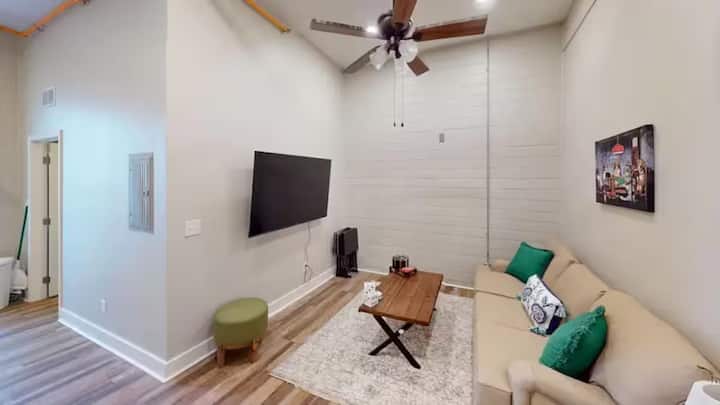 Ada|2br|warehouse Suite|exposed Brick|modern Theme - Louisville, KY