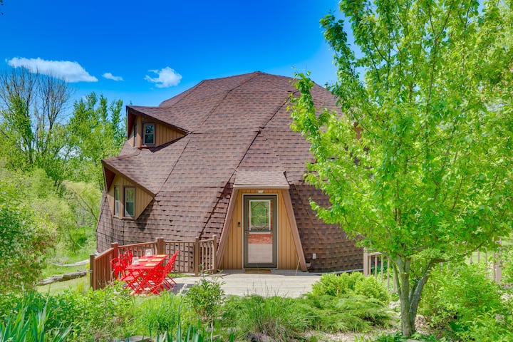 Geodesic Dome House: 18 Acres On Baraboo River! - Natural Bridge State Park, North Freedom