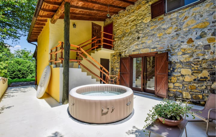 Tranquility At Pool - Lovere
