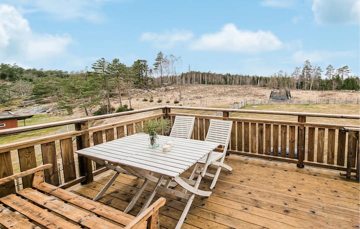 Awesome Apartment In Ljungskile With Wifi - Ljungskile