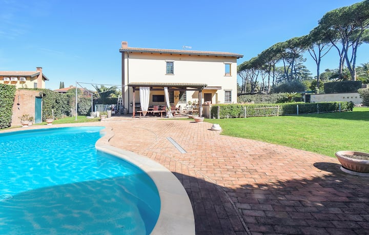 6 Bedroom Amazing Home In Roma - Monterotondo