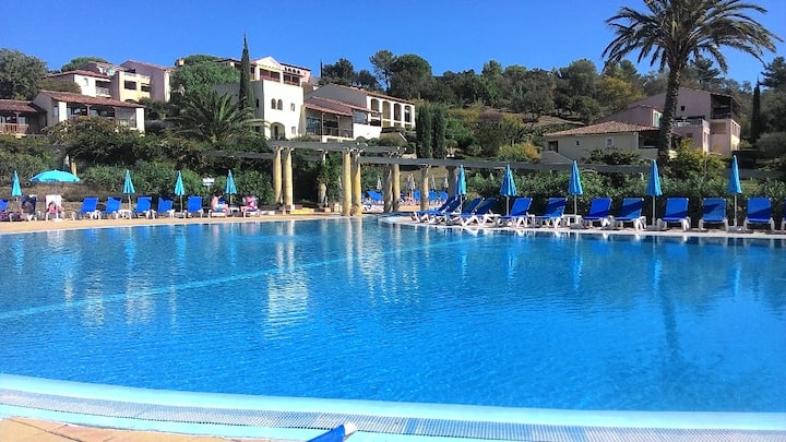 Joli 36 M² Lumineux Et éQuipé Avec Jardin Piscine - Grimaud