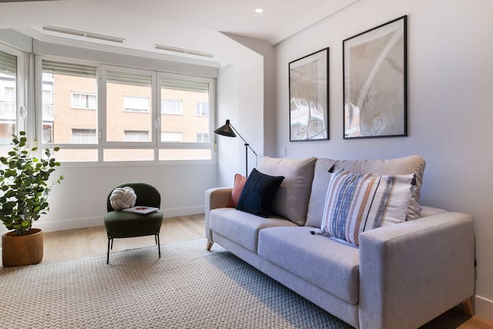 3 Bedroom Apartment In La Castellana Sharing Co. - Madrid