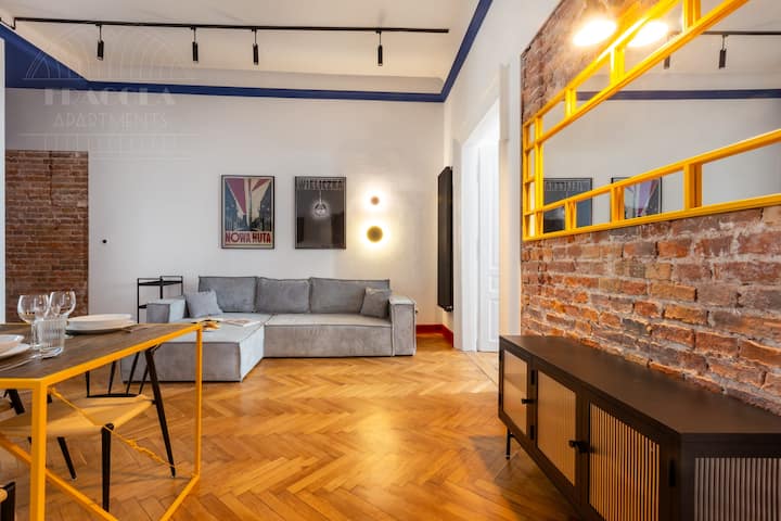 City Centre Main Square Near 3br Balcony Apartment - Krakow