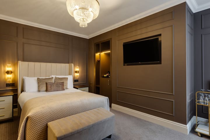 Deluxe Double Room At The Seven - Chester