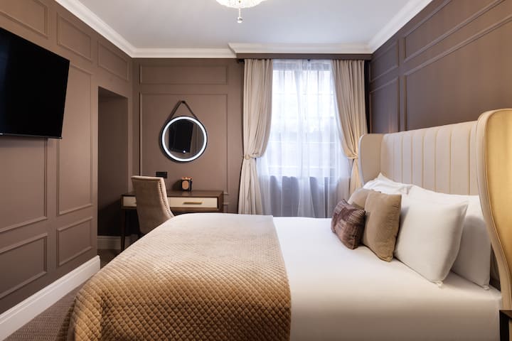 Deluxe King Suite At The Seven - Chester