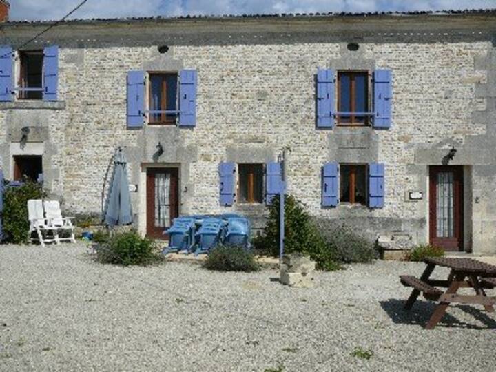 L'ecurie - Converted Cow Barn Within Charantaise Farmhouse - Saint-Jean-d'Angély