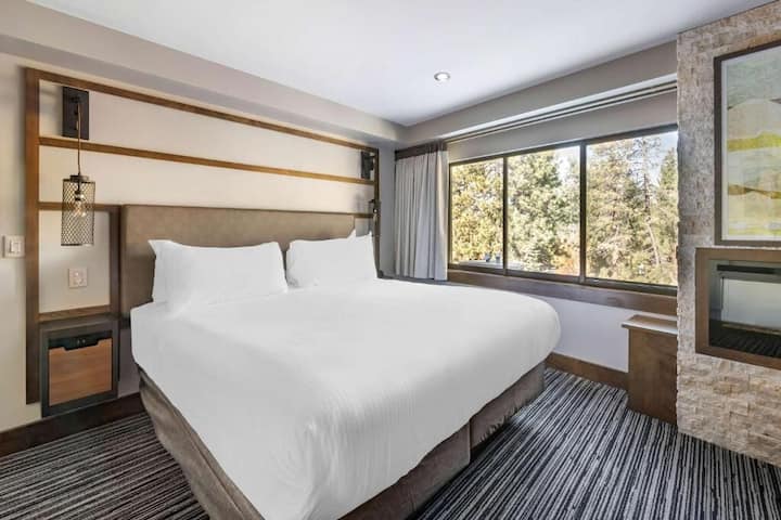 Comfy Hotel Near Heavenly Ski Resort - 2 Min Walk - South Lake Tahoe, CA