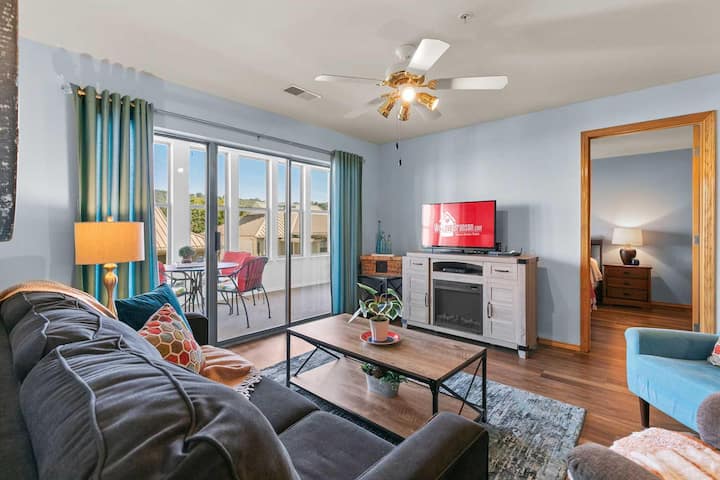 Table Rock Condo- Huge Deck, New Flooring!-private - Ridgedale, MO