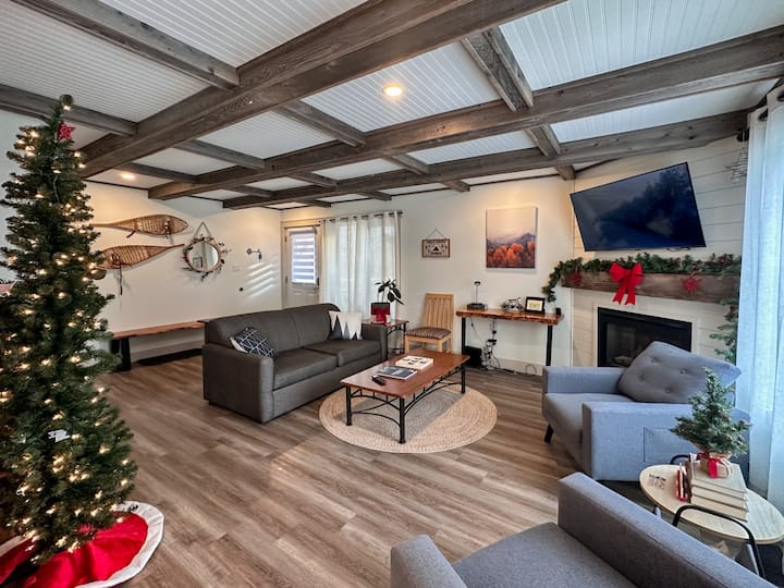 Kickback In Beautiful Tranquil Central Condo - Collingwood