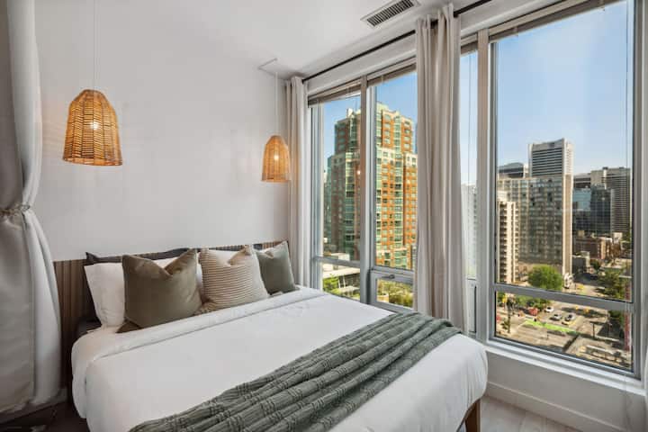 Robsonsquare/skytrain/canadaplace/stunninview/6ppl - Vancouver