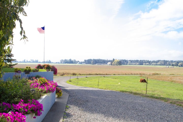 Quiet Farm Stay–summer Views Await - Aldergrove